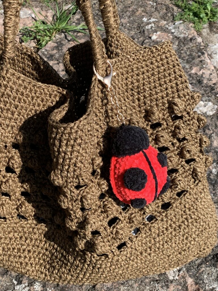 Cute Ladybug crochet pattern - Ellenkantarellen.com