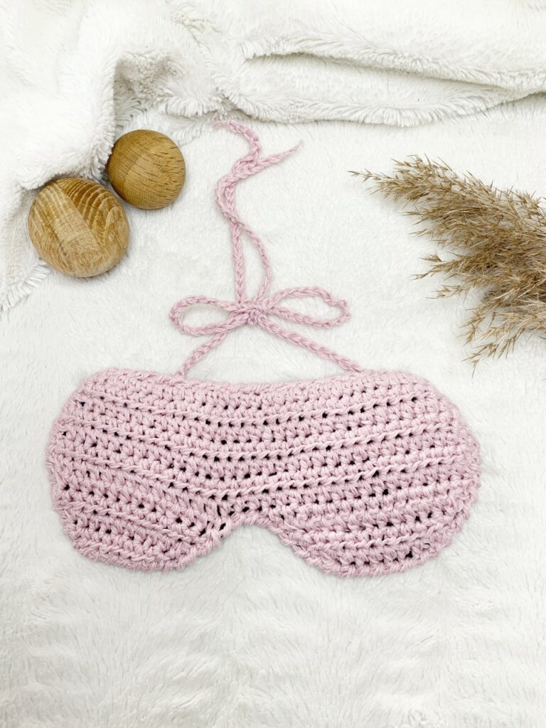 Sleeping mask crochet pattern - Ellenkantarellen.com