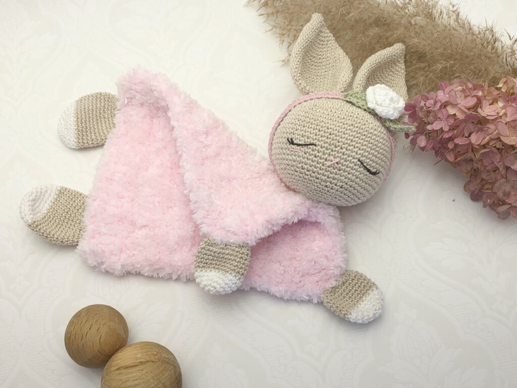 Pink Bunny comforter/lovey crochet pattern - Ellenkantarellen.com