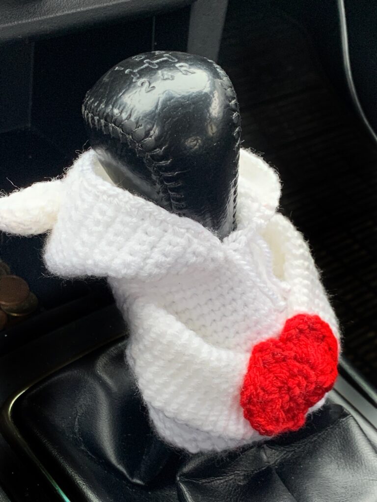 Gear shift Bear Hoodie crochet pattern - Ellenkantarellen.com