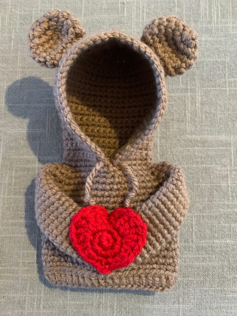 Gear shift Bear Hoodie crochet pattern - Ellenkantarellen.com