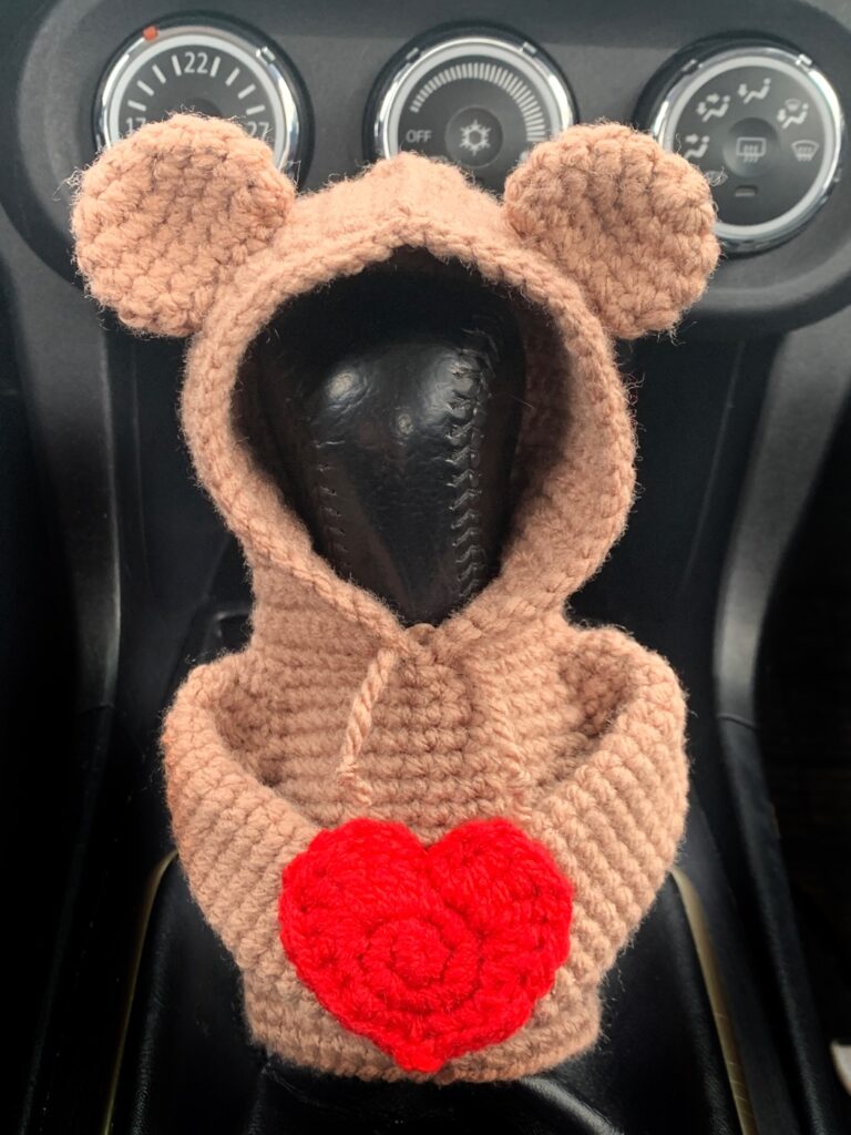 Gear shift Bear Hoodie crochet pattern - Ellenkantarellen.com