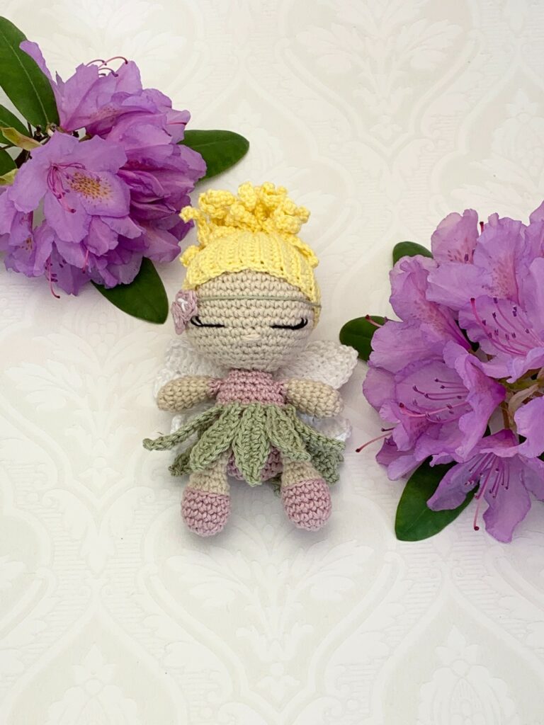 Stroller chain with fairy crochet pattern - Ellenkantarellen.com