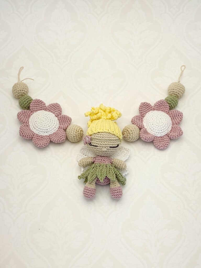 Stroller chain with fairy crochet pattern - Ellenkantarellen.com