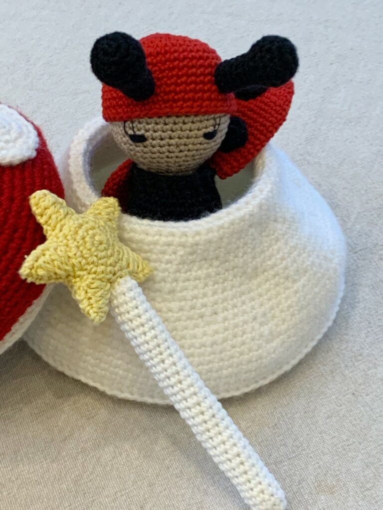 Fantasy world crochet pattern - Ellenkantarellen.com