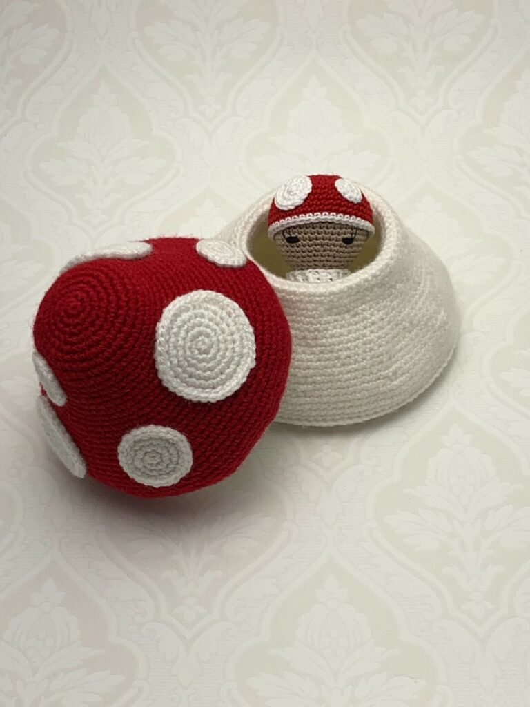 Fantasy world crochet pattern - Ellenkantarellen.com