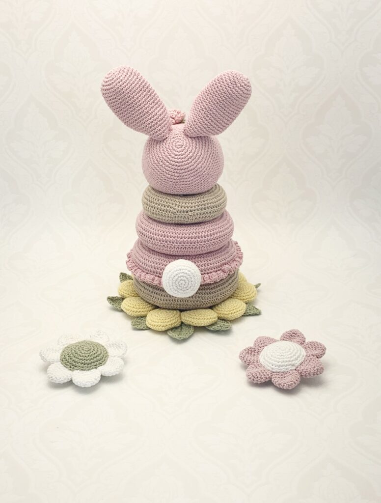 Bunny stacking toy crochet pattern - Ellenkantarellen.com