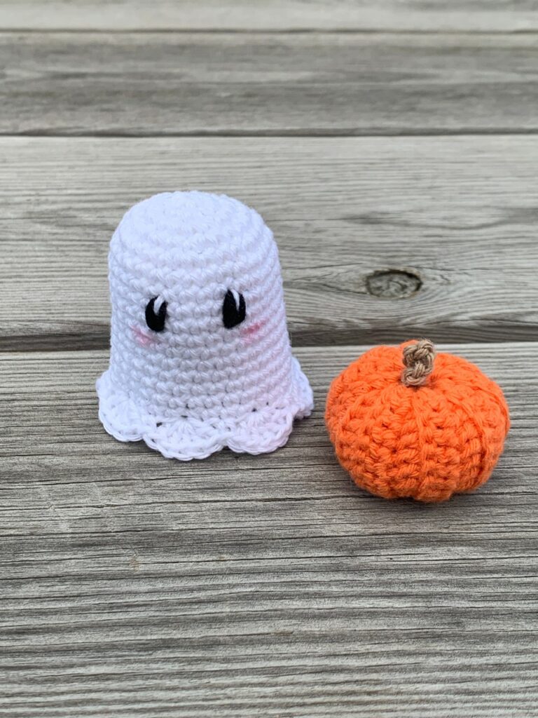 Mini ghost & pumpkin pattern - Ellenkantarellen.com