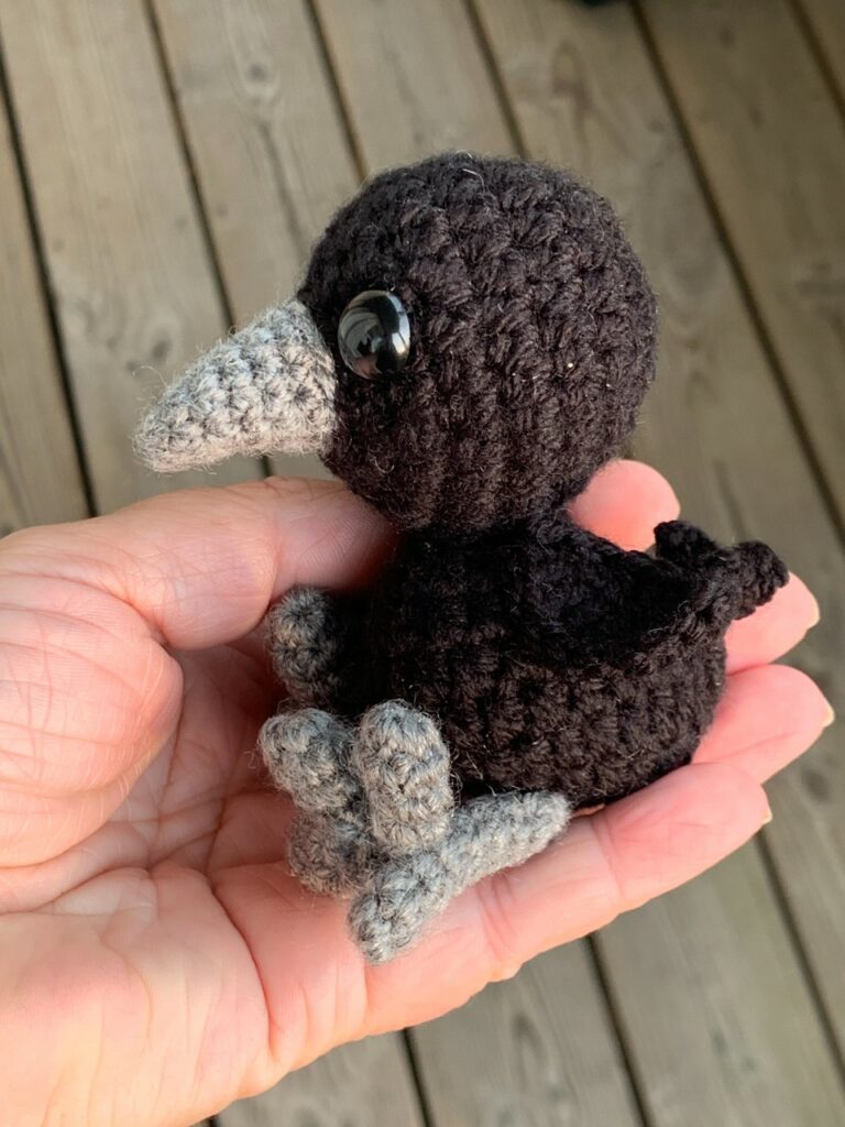 Baby Crow crochet pattern - Ellenkantarellen.com