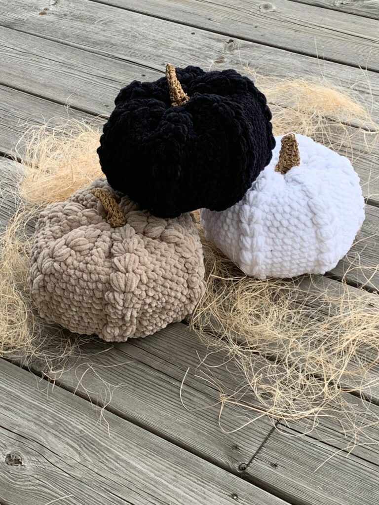 Big Velvet Pumpkin crochet pattern - Ellenkantarellen.com