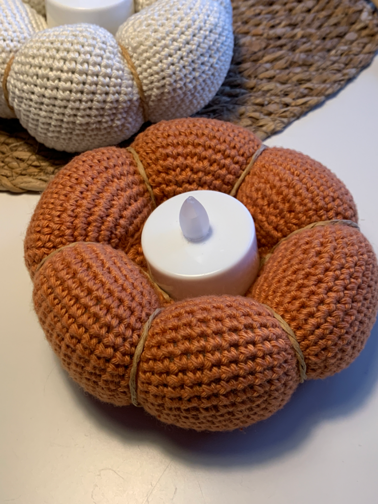 Pumpkin led tea light Crochet pattern - Ellenkantarellen.com