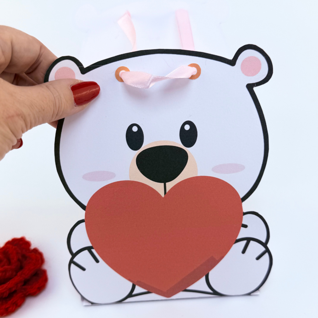 Cute Valentine's Bear gift bag template - Ellenkantarellen.com