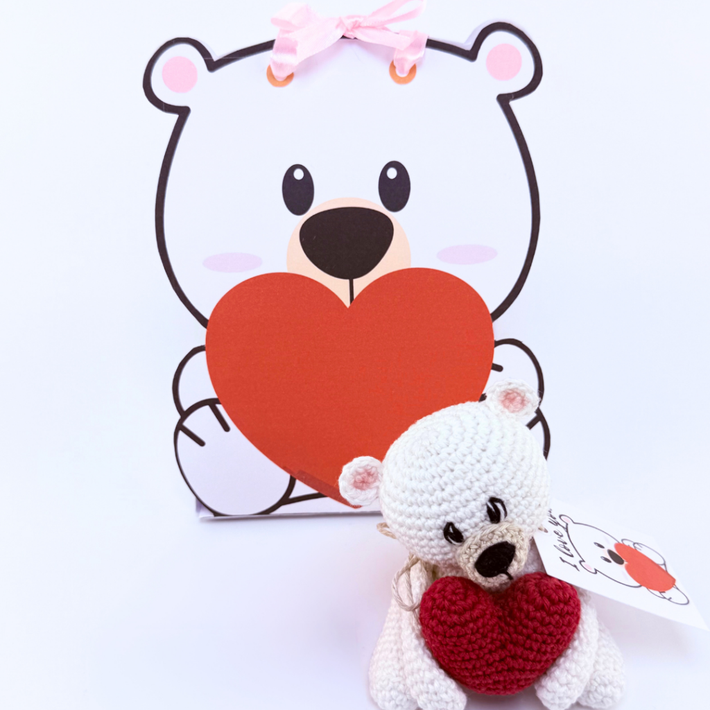 Cute Valentine's Bear gift bag template - Ellenkantarellen.com