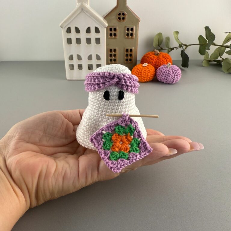 Super cute Ghost Friends Crochet Pattern - Ellenkantarellen.com