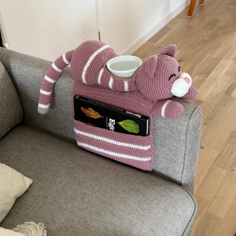 Adorable Cat Sofa Organizer Crochet pattern - Ellenkantarellen.com
