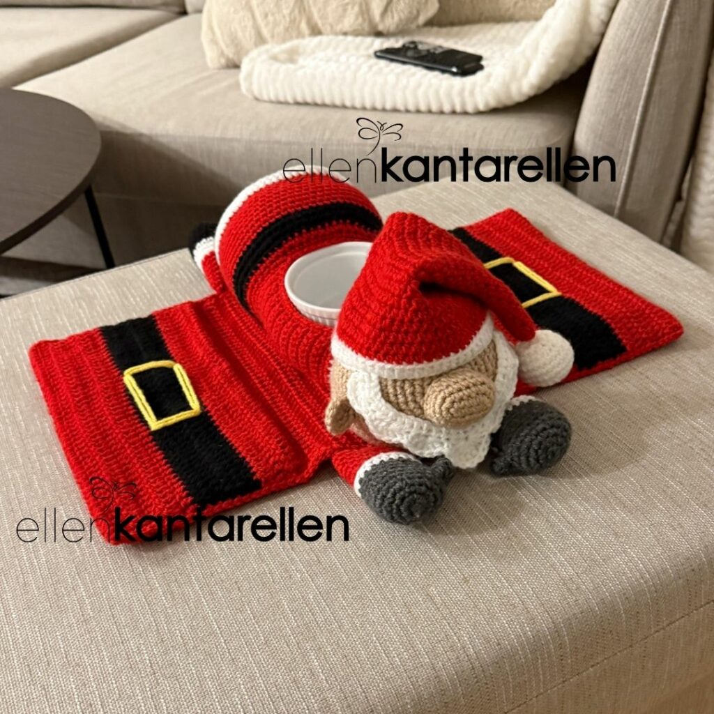 Crochet Santa Sofa Armrest Organizer pattern - Ellenkantarellen.com