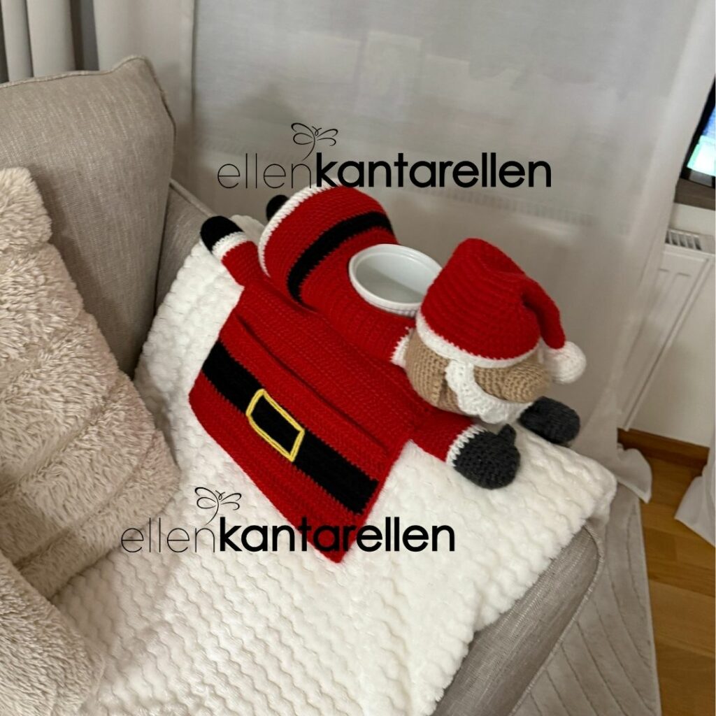 Crochet Santa Sofa Armrest Organizer pattern - Ellenkantarellen.com
