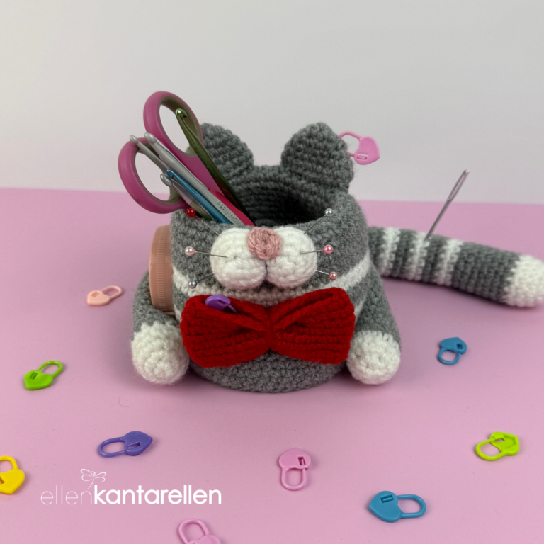 Crochet Hook Cat Organizer pattern - Ellenkantarellen.com