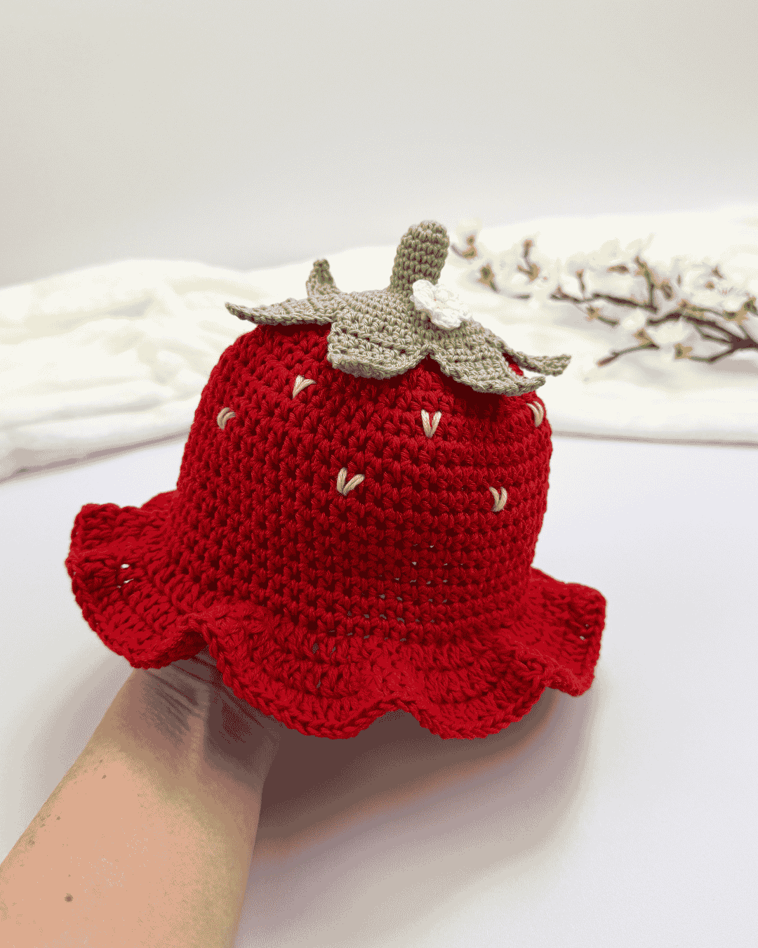Crochet Strawberry Hat Pattern - Ellenkantarellen.com